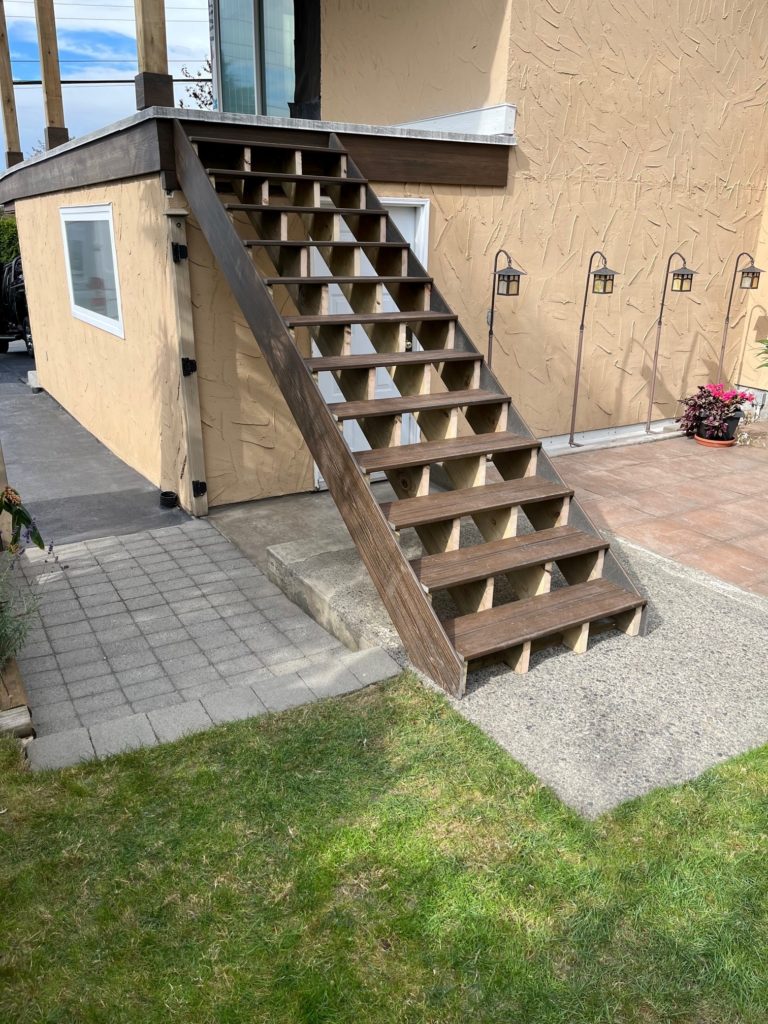 Composite Stairs - Trex Spiced Rum - DECK PROS | Construction & Railing ...